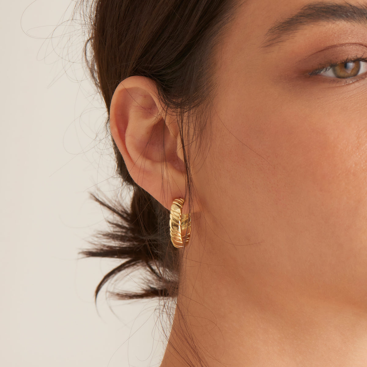Gold Smooth Twist Hoop Stud Earrings – Ania Haie US